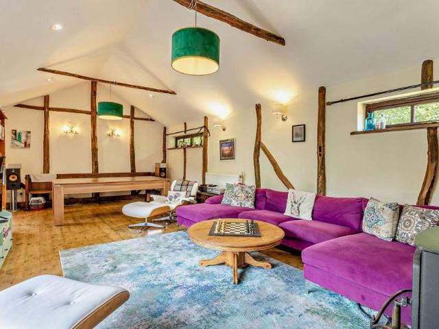 4 bedroom detached house to rent