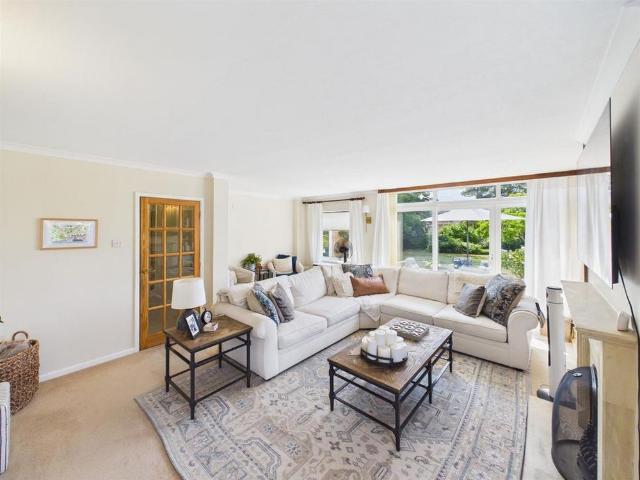 4 bedroom detached house to rent