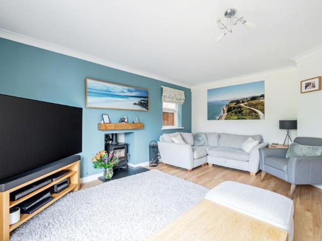 4 bedroom detached house to rent