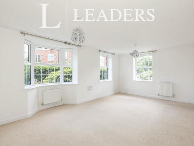 4 bedroom detached house to rent