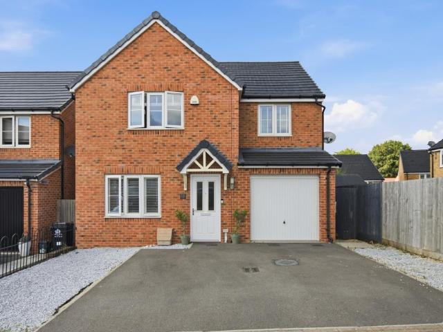 4 bedroom detached house to rent