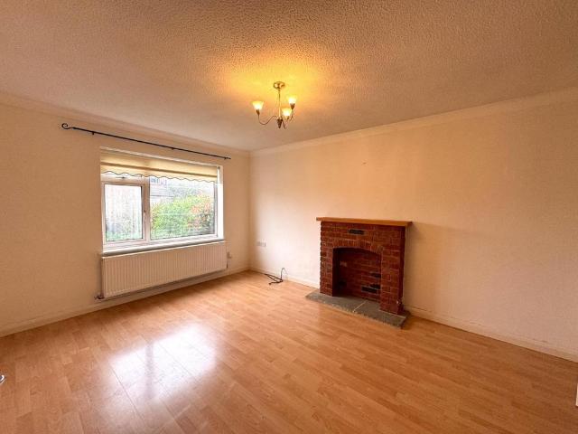 4 bedroom detached house to rent