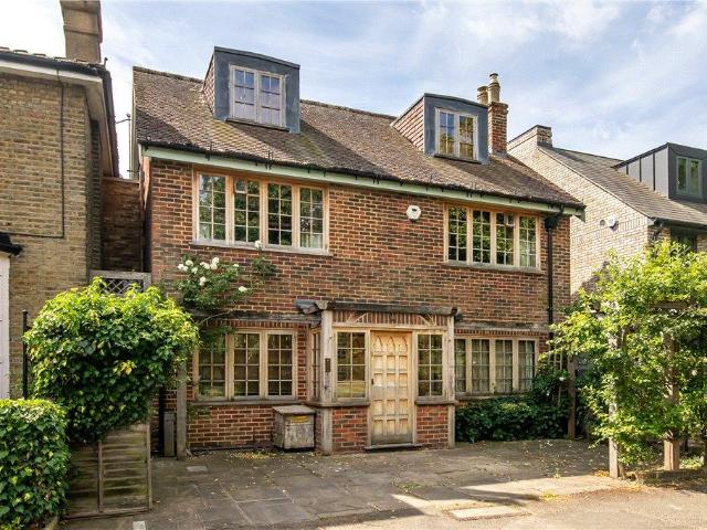 4 bedroom detached house to rent