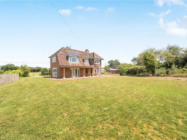 4 bedroom detached house to rent