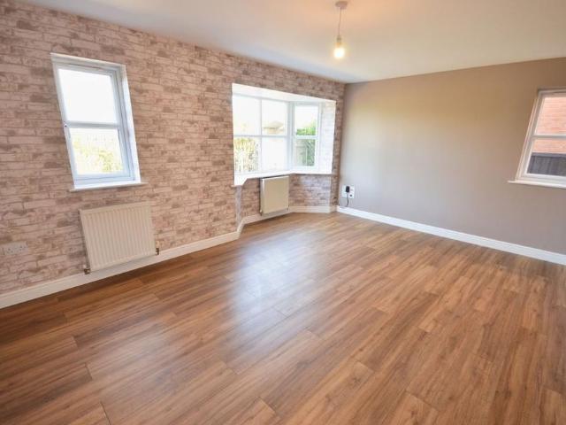 4 bedroom detached house to rent
