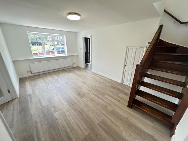 4 bedroom detached house to rent