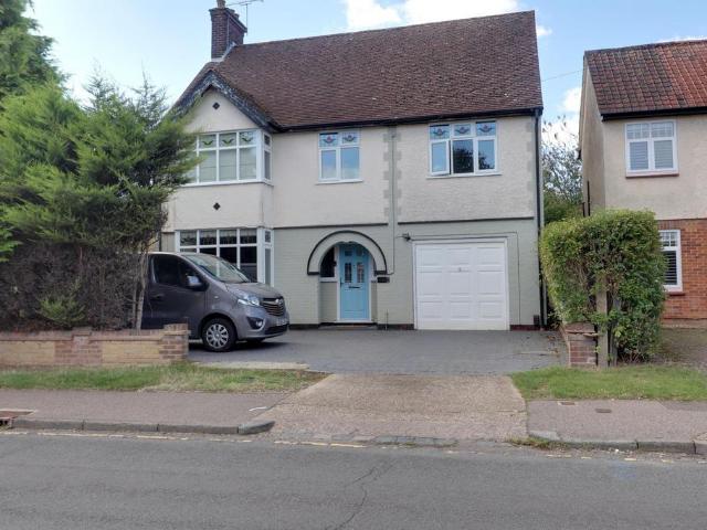 4 bedroom detached house to rent
