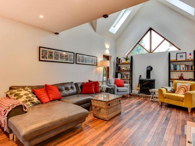 4 bedroom detached house to rent