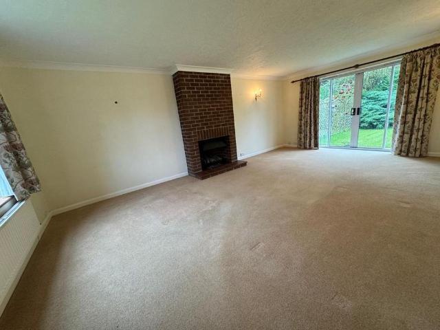 4 bedroom detached house to rent