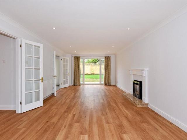 4 bedroom detached house to rent