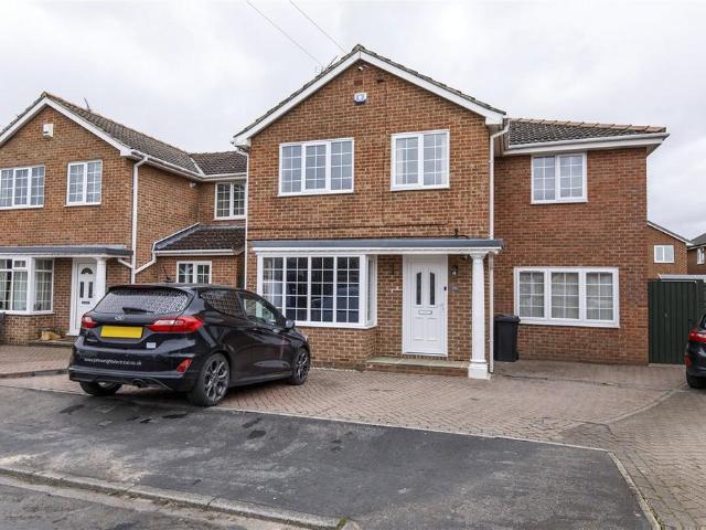 4 bedroom detached house to rent
