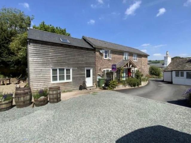 4 bedroom detached house to rent