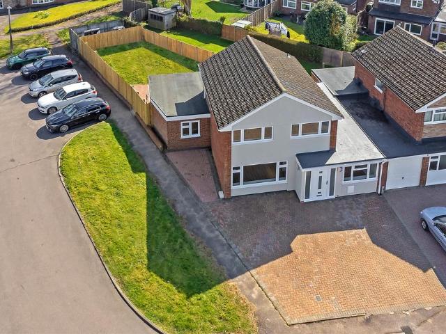 4 bedroom detached house to rent