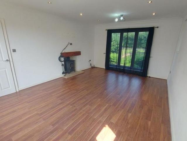 4 bedroom detached house to rent
