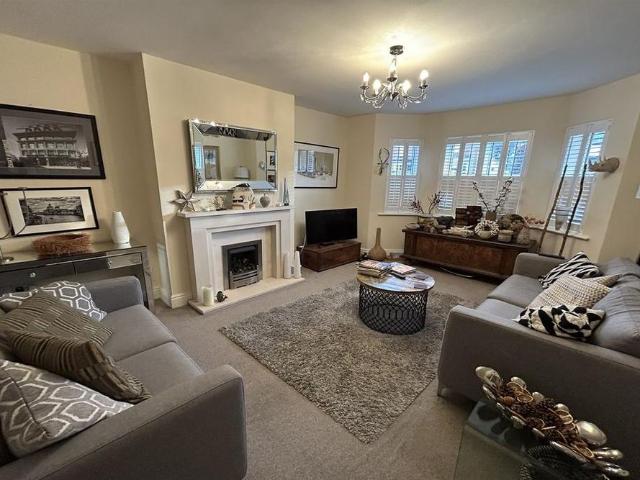 4 bedroom detached house to rent