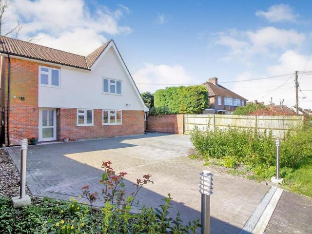 4 bedroom detached house to rent