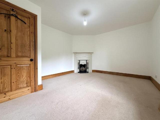 4 bedroom detached house to rent