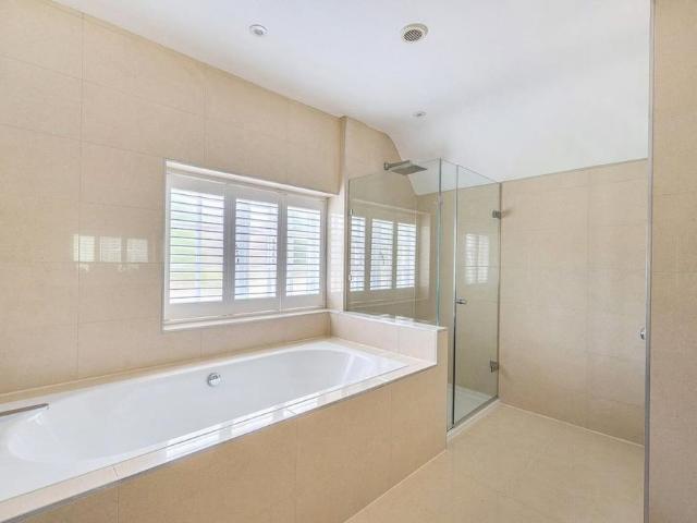 4 bedroom detached house to rent