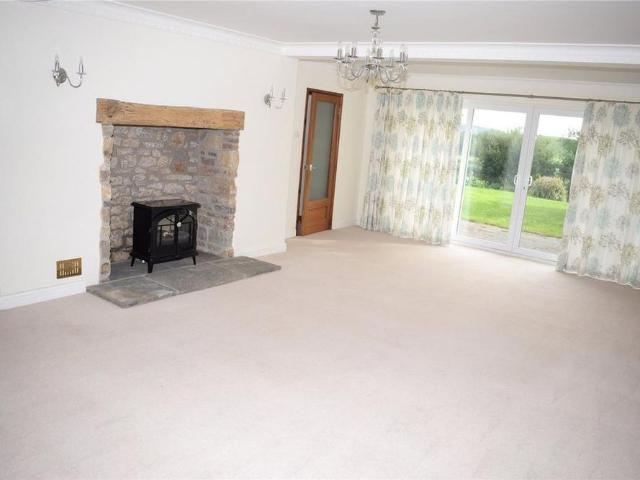 4 bedroom detached house to rent