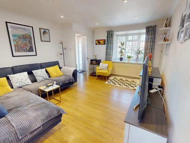 4 bedroom detached house to rent