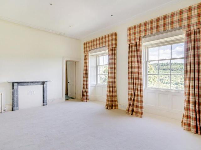 4 bedroom detached house to rent