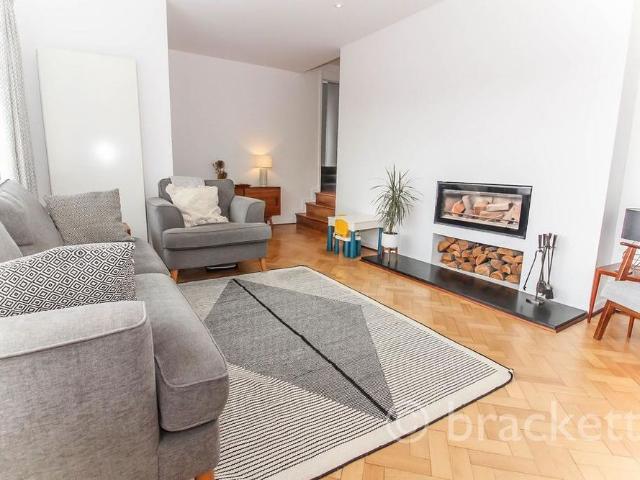 4 bedroom detached house to rent