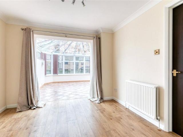 4 bedroom detached house to rent