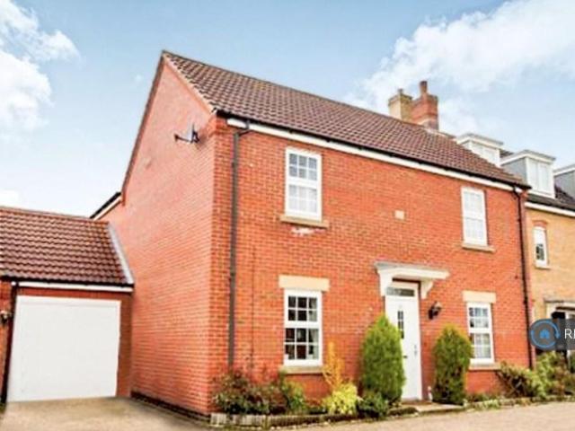 4 bedroom detached house to rent
