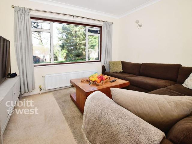 4 bedroom detached house to rent