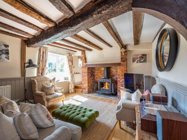 4 bedroom detached house to rent