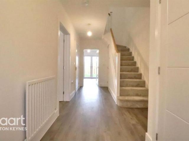 4 bedroom detached house to rent
