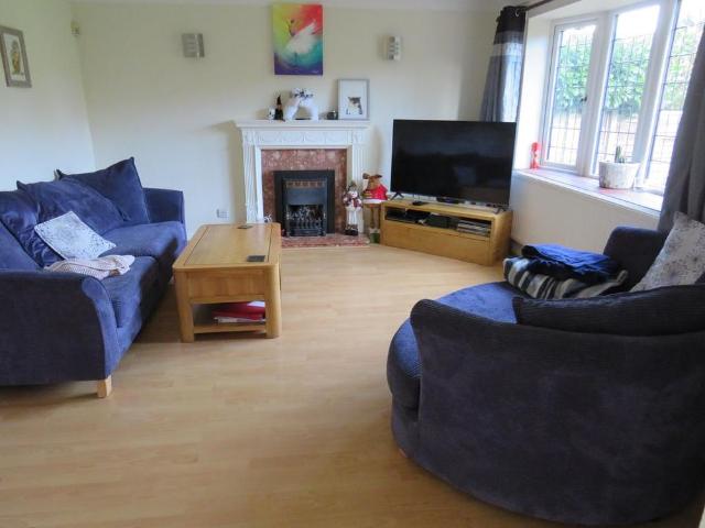 4 bedroom detached house to rent
