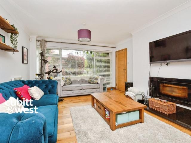 4 bedroom detached house to rent