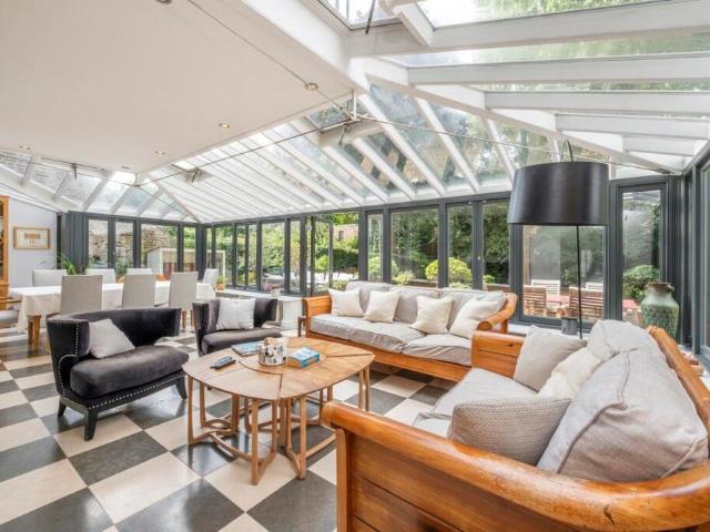 4 bedroom detached house to rent