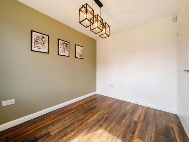 4 bedroom detached house to rent