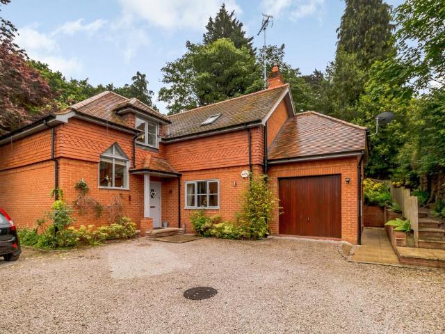 4 bedroom detached house to rent