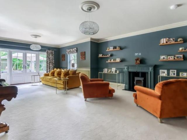 4 bedroom detached house to rent
