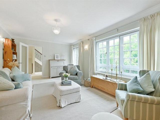 4 bedroom detached house to rent