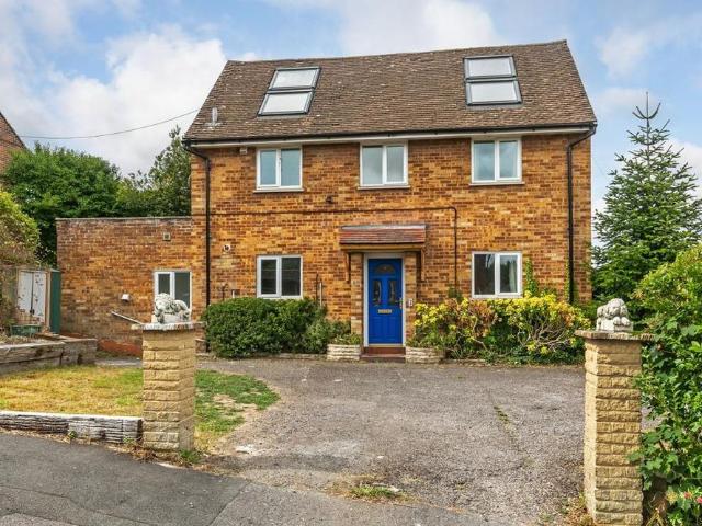 4 bedroom detached house to rent