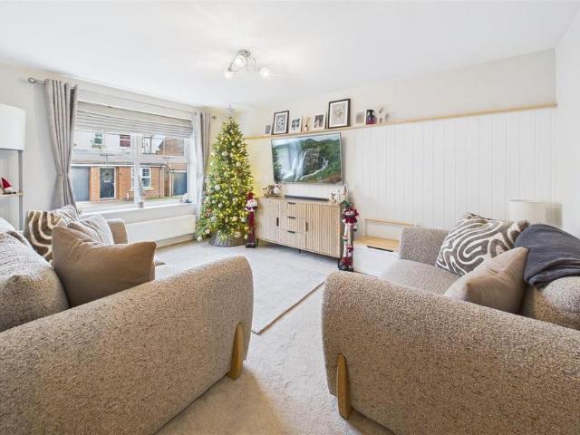 4 bedroom detached house to rent