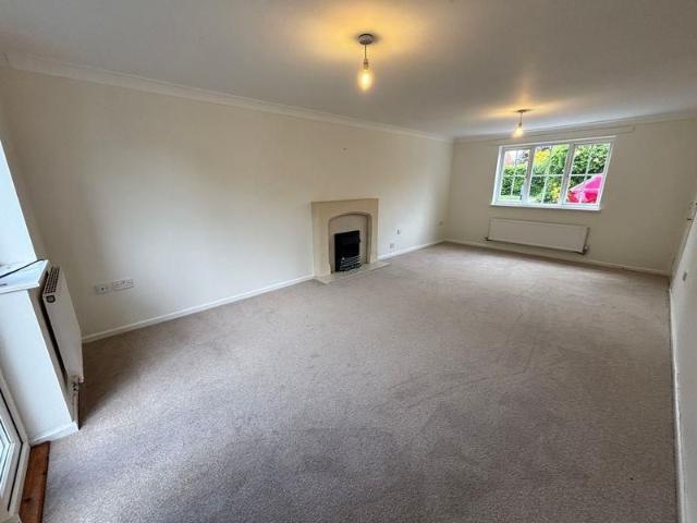 4 bedroom detached house to rent