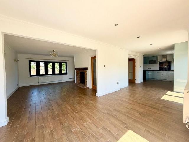 4 bedroom detached house to rent