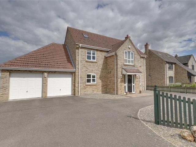 4 bedroom detached house to rent
