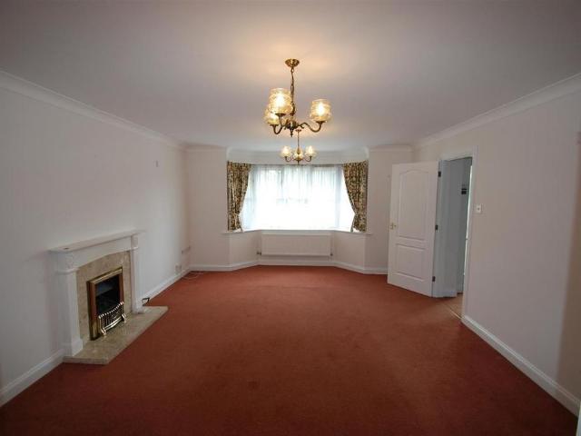 4 bedroom detached house to rent