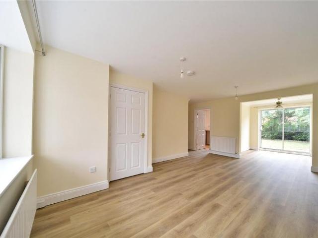 4 bedroom detached house to rent