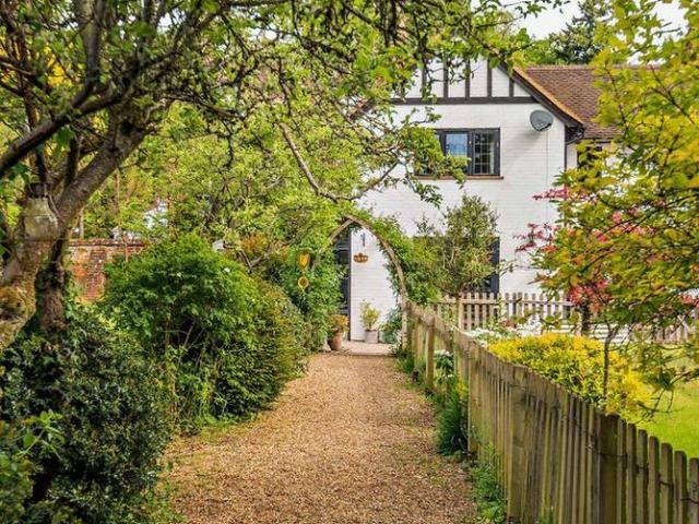 4 bedroom detached house to rent