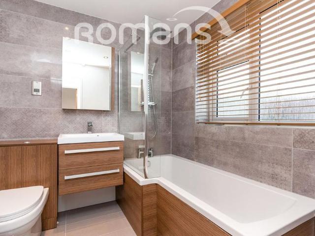 4 bedroom detached house to rent