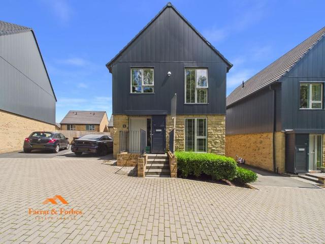 4 bedroom detached house to rent