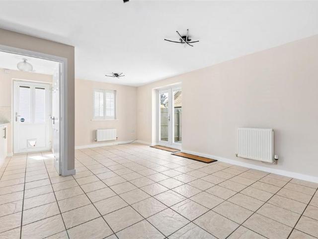 4 bedroom detached house to rent