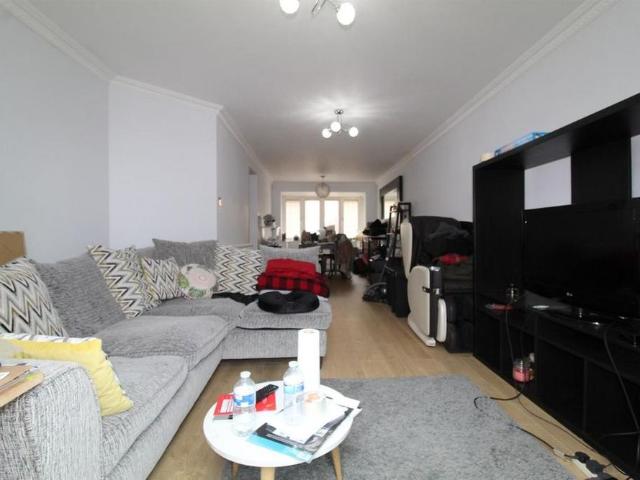 4 bedroom detached house to rent